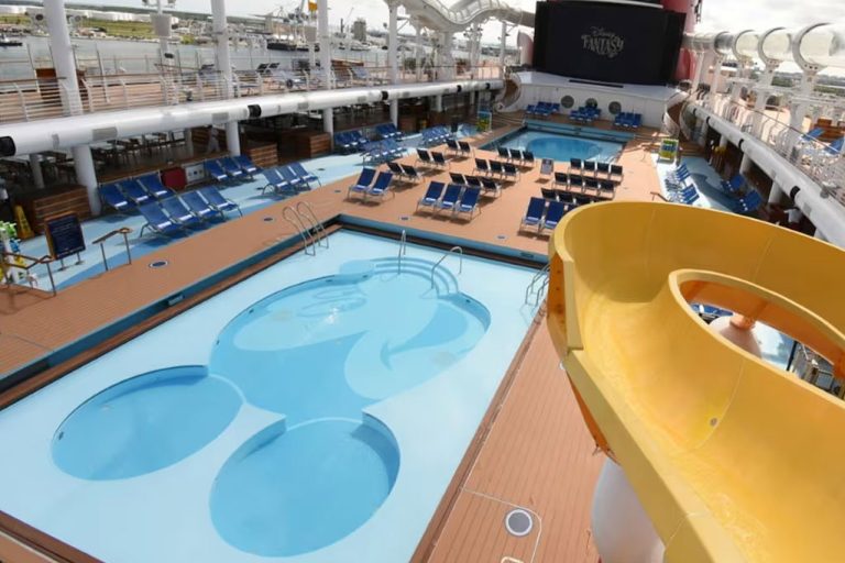 Hero of the Seas vs Fantasy - Ship Comparison
