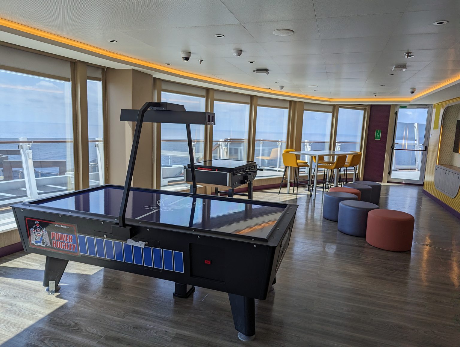A Look at the New Entourage Teen Club on the Norwegian Viva - Cruise ...