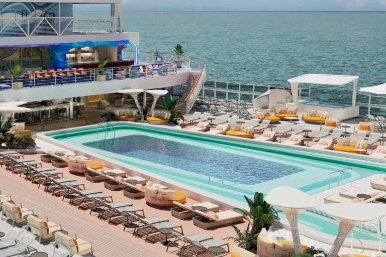 Norwegian Star vs Norwegian Aura - Ship Comparison